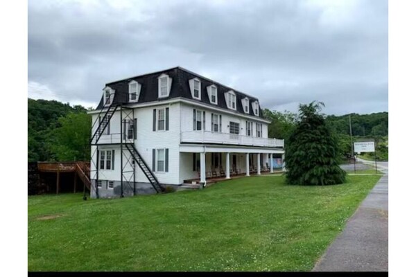 Canoe Cove At The Washington Inn 3 - Galax, VA