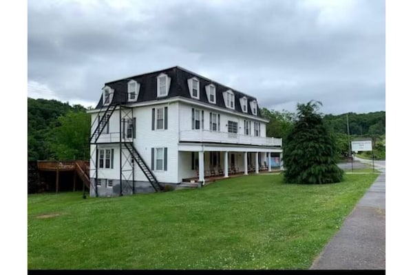 Canoe Cove At The Washington Inn 5 - Galax, VA
