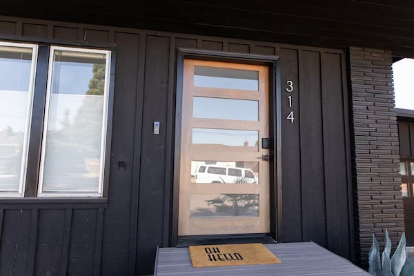 Charming Pnw Modern Oasis Great Location, Spacious 3-bedroom Comfort - Monmouth, OR
