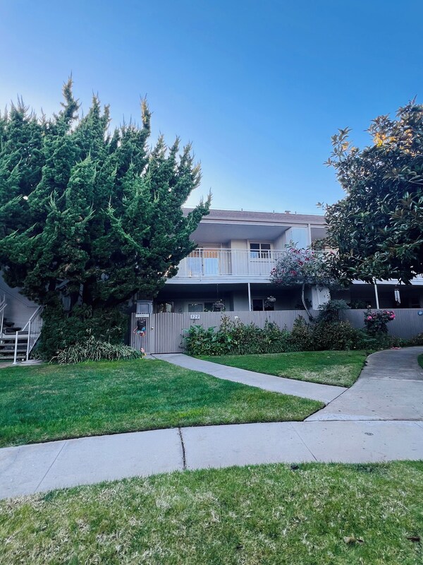 55+ Community - Golf, Pool, Clubhouse -Riviera Lifestyle Near Santa Barbara - Santa Barbara, CA