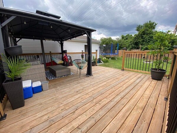 Cozy Bungalow And Outdoor Space - Hamilton, ON, Canada