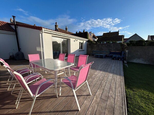 Fisherman's House, Single Storey, Enclosed Garden, 50m From The Sea, - Wissant