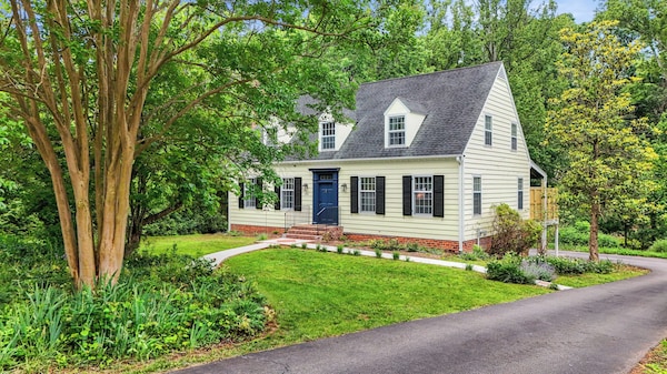 The Gathering: Spacious 5br Escape W/ Sauna, Fire Pit & Fun For All Ages - Big Island, VA