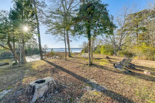 Charming Pet Friendly 4-bedroom River View Home With Grill, In Lovely Weems! - Kilmarnock, VA