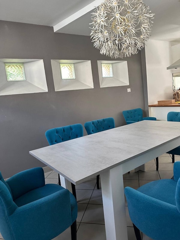 Maison De Ville,  Jacuzzi Privé, 6 Chambres,  Parfaitement Décoré Et Rénové. - Bourgoin-Jallieu