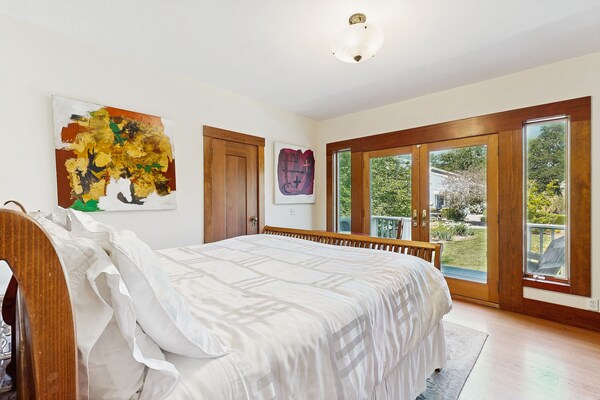 Charming Alexander Valley Farmhouse With Hot Tub & A Complementary Tasting - Healdsburg, CA