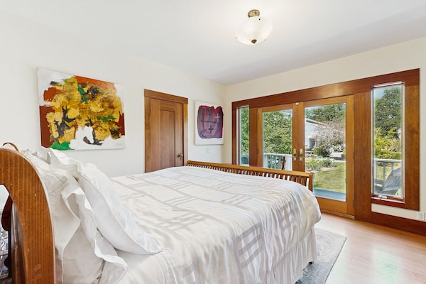 Charming Alexander Valley Farmhouse With Hot Tub & A Complementary Tasting - Healdsburg, CA
