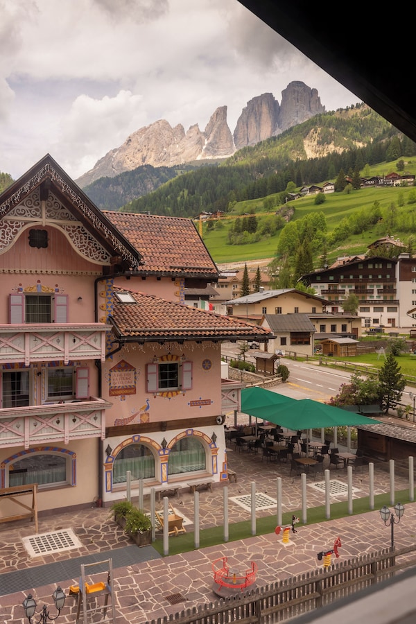 Lovely, Cozy Apartment 2 Min Ski Lift Walk - Pozza di Fassa