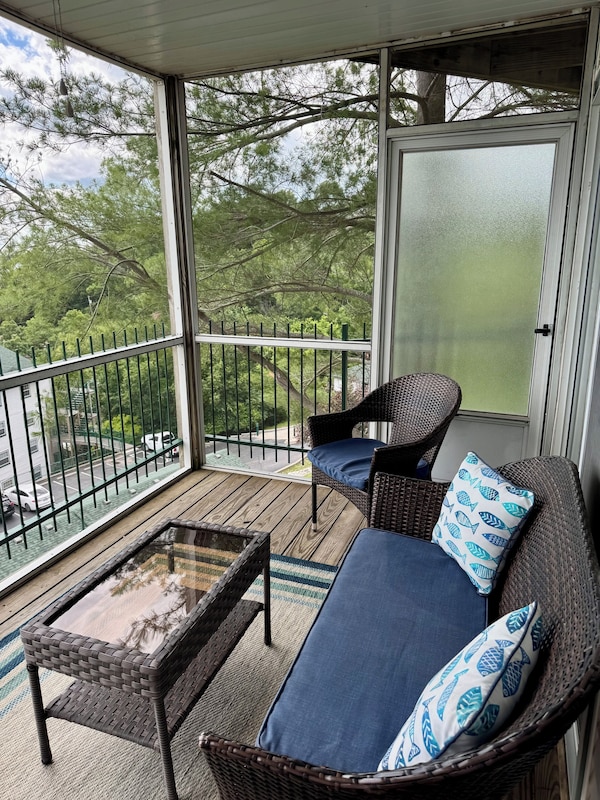 New: Private Condo - Great Lake Views, Screened Porch, Pools, Near Attractions! - Lake Ozark, MO