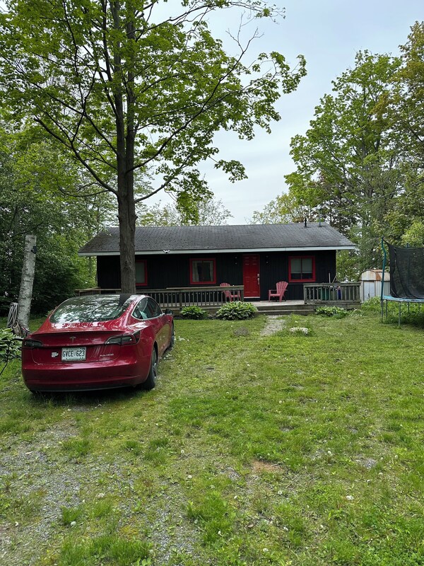 Luxury Prince Edward County 3 Bedroom Waterfront - Sand Banks