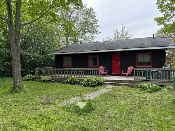 Luxury Prince Edward County 3 Bedroom Waterfront - Sand Banks