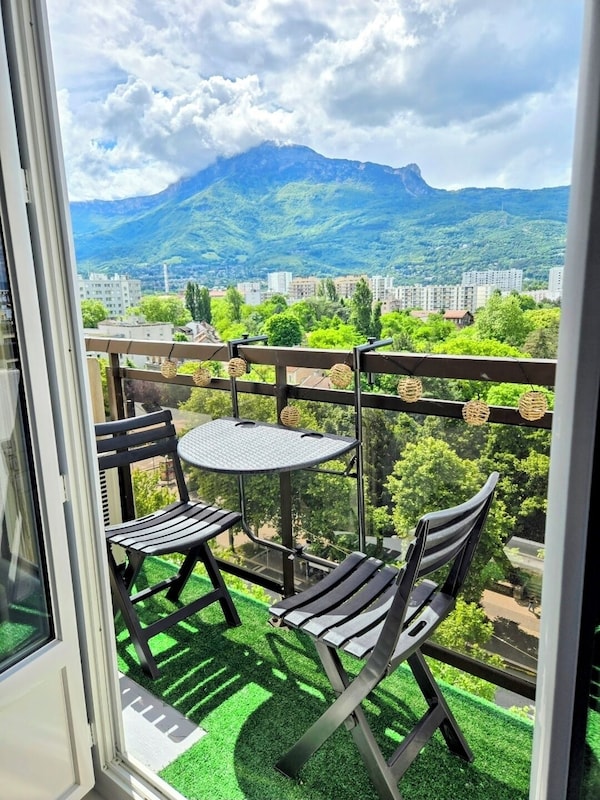 Charming Renovated T2 ~ Air Conditioning ~ Wifi ~ View ~ Streetcar At Foot - グルノーブル