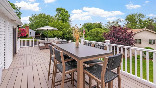 Beautiful And Spacious Home With Wifi And Ac In Delightful Narragansett - Narragansett, RI