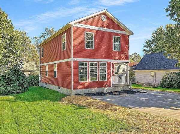 The Glenshaw- Spacious 5 Bedroom Home On Lakeside Edinboro - Edinboro, PA