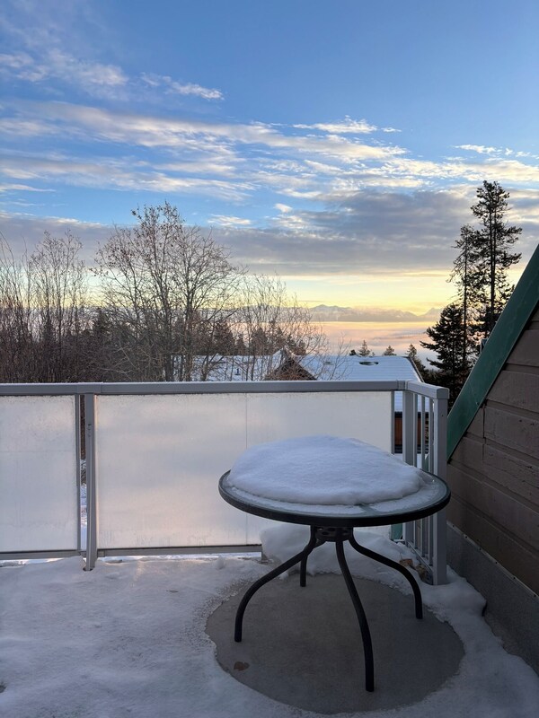 Mountain Paradise!  Ski-in/ski-out, X-country Skiing, Hiking, Mountain Biking. - Kimberley, BC, Canada