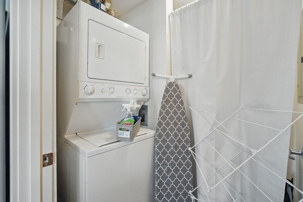 Stylish, Modern And Posh Downtown Kirkwood Suite Escape - Des Moines, IA