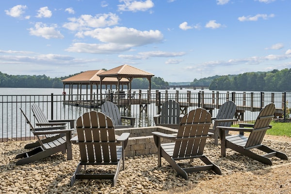 Private Waterfront Home With Pool, Hot Tub - Ideal For Up To 16 - Denver, NC