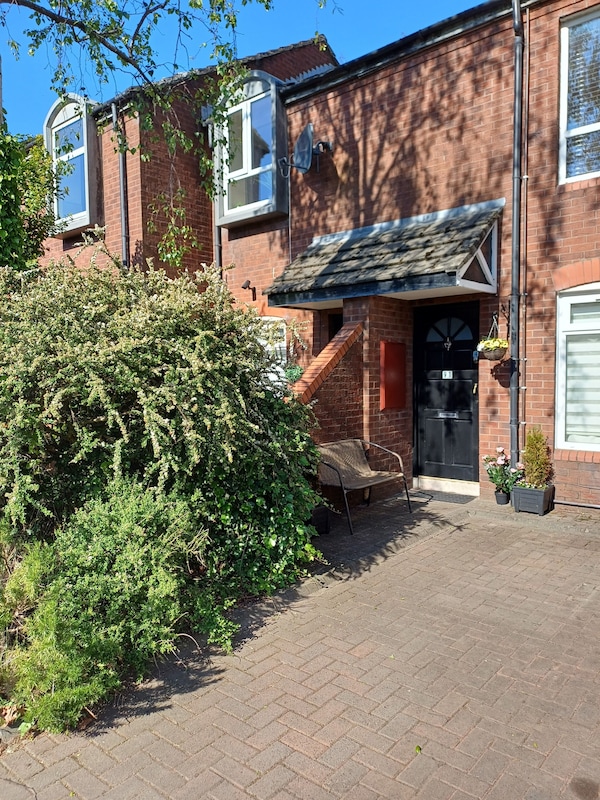 Central Retreat Belfast - Modern 2 Bedroom Apartment With Free Parking. - Belfast