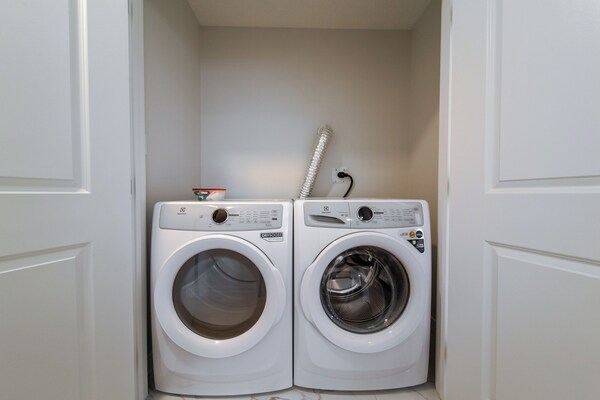 Rusticmodern3cornersuite | Kingbed | Parking | Wem | Wifi - Alberta