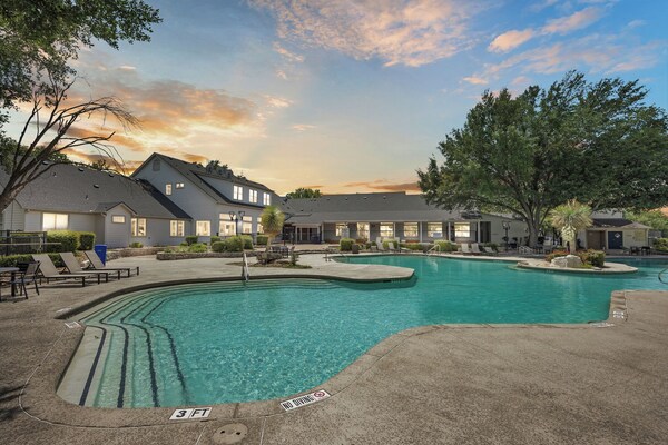 The Avocado: Pool, Gym, Sleeps 12 - Near Acl, Downtown Austin & Barton Springs - Austin, TX