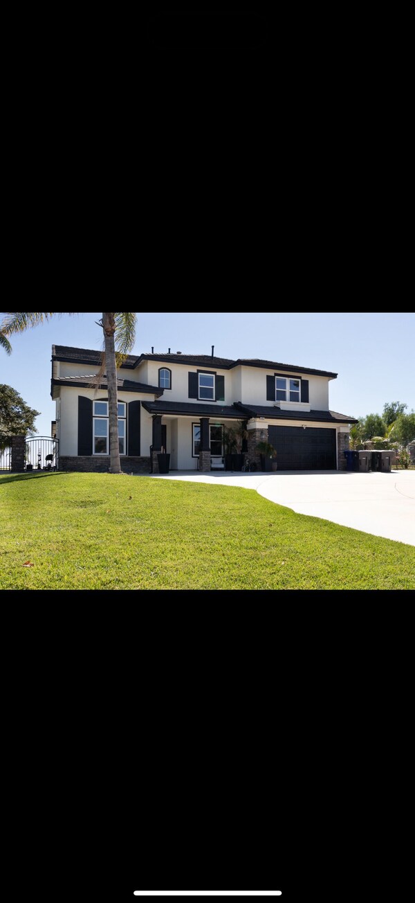 The Dream Den - Riverside, CA