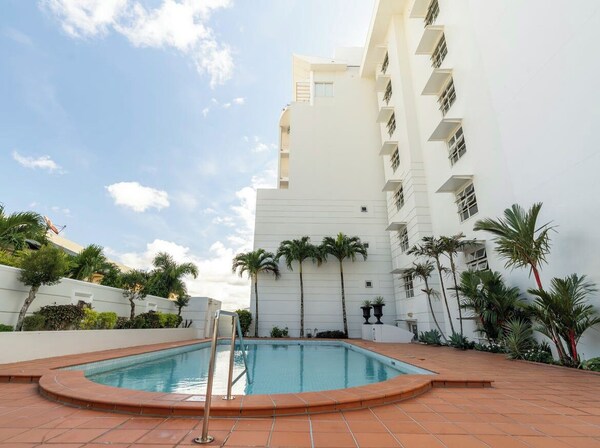 Cairns City Vibe With Convenient Comforts. Stroll To Restaurants Cafes And Bars - Cairns Convention Centre