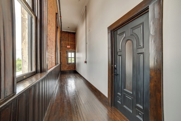 Historic Downtown Location: Marshall Studio Escape - Marshall, TX