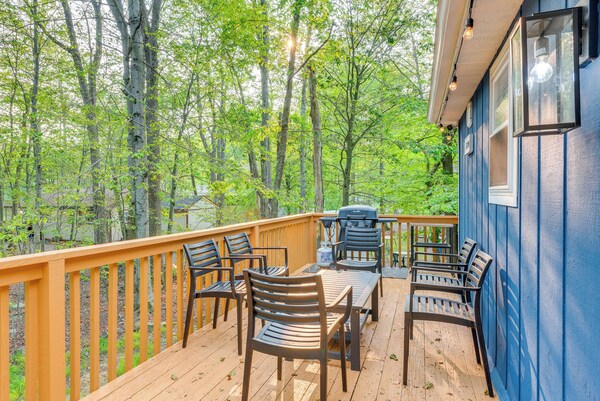 Game Room & Deck: Family Home In Tobyhanna! - Tobyhanna, PA