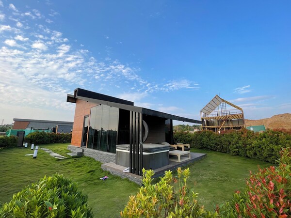Pezo 2 Premium Cabin With Private Jacuzzi Hyderabad - Hyderabad