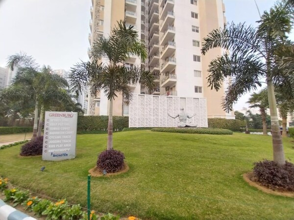 Soothing Building With Ac In Gurugram - Manesar