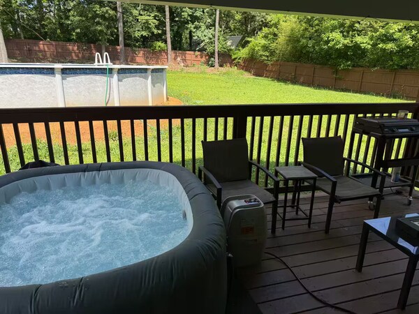 Hot Tub Getaway  25 Min Drive To Atl Airport - Douglasville, GA