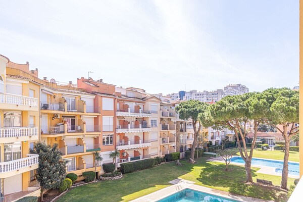 Apartamento Moderno De 1 Dormitorio Con Terraza - Empuriabrava
