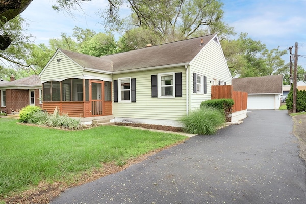 Northside Cottage - Perfect Indy Location - Carmel, IN