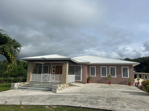 𝐕𝐀𝐊𝐀𝐋𝐎𝐀 𝐇𝐎𝐋𝐈𝐃𝐀𝐘 𝐇𝐎𝐌𝐄 - Tonga