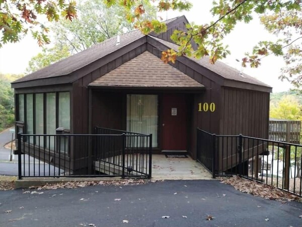 Treetop Village100-3bed/3bath/pools/dock/pickleball/fitness Center-6-8pp-four Seasons Area - Lake Ozark, MO