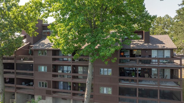 Lakeview Condo W/deck/dock/pool/hottub/sauna-sleeps 6pp-8 - Osage Beach, MO