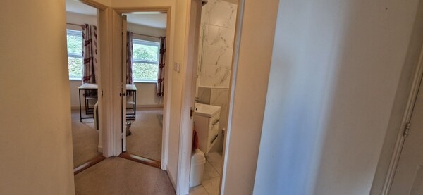 Tidy, Spacious & Quiet 2bd On Edge Of Cork City - Cork, Ireland