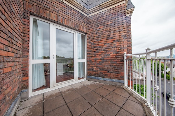 Spacious 2 Bedroom Property Close To City Centre. - Dun Laoghaire