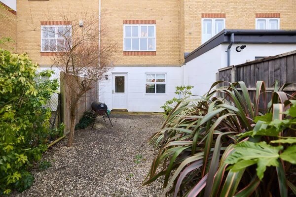 The Guildford Getaway - 3bdr With Garden - Shere