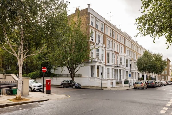 The Kensington And Chelsea Classic - 2bdr Flat - Earls Court