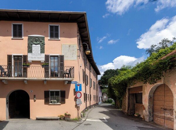 Lake Orta Family Retreat With Lakefront Garden - Orta San Giulio