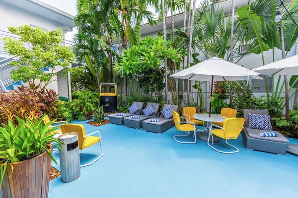 Beachy Days Ahead! Pool, Beach Access! Near Miami Beach Botanical Garden - Miami Beach, FL
