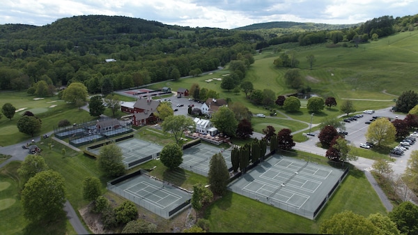 Spacious 4-bedroom In Quechee Vt - Woodstock, VT
