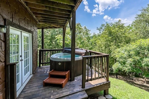 Lux Getaway By Center Hill Lake - Hot Tub - 3bd/3ba + Bunk Room - Smithville, TN