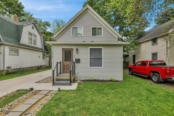 Modern 3bdrm Near Downtown & Msu - East Lansing