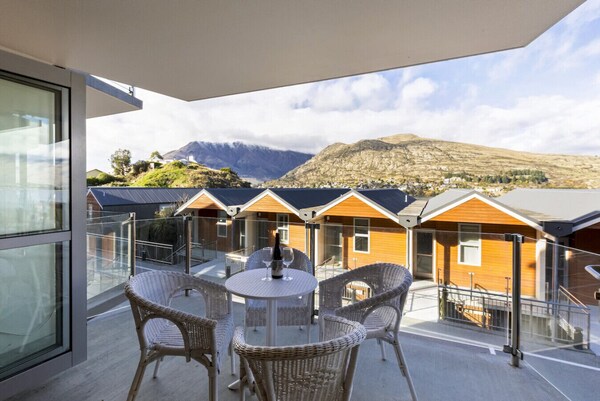 Alpine Village #4 - 2 Bed 2 Bath Lakeview - Queenstown