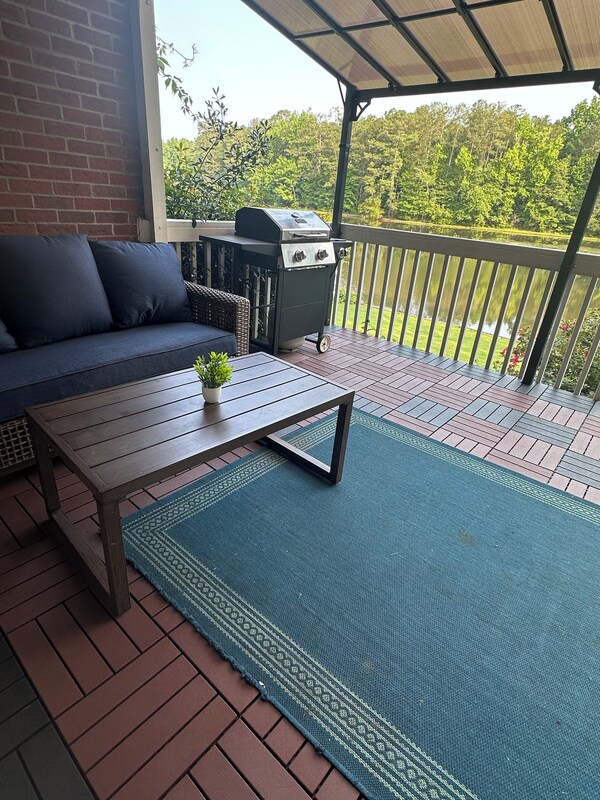 Spacious Lake House With Game Room & Family Amenities And Pc Gaming - Covington, GA