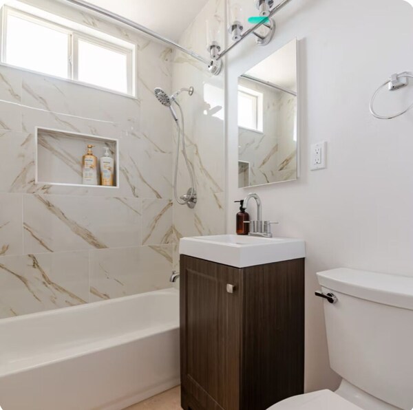\Ncharming 3br Retreat-family-friendly-near Top Attractions! - Long Beach, CA