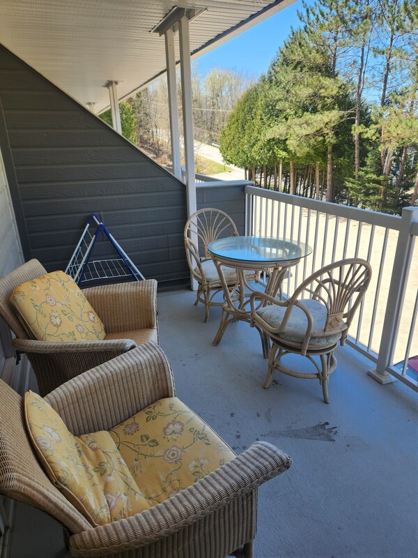 Citq 314539\ncomfy Old Village Location That Is Close To Park, Pool And Amenities - Québec