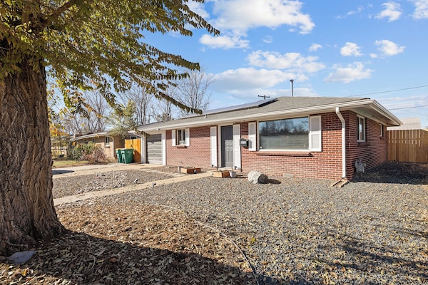 Charming 2-bedroom House In Wheat Ridge Perfect For All Things Colorado! - Morrison, CO